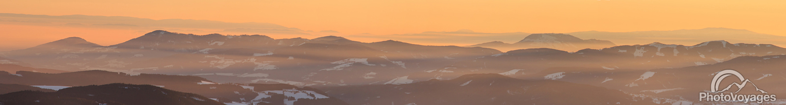 Winter Stuhleck with Skis | http://www.photovoyages.org
